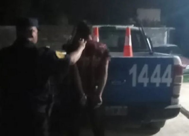 San Benito: un violento sujeto atacó a personas y generó destrozos