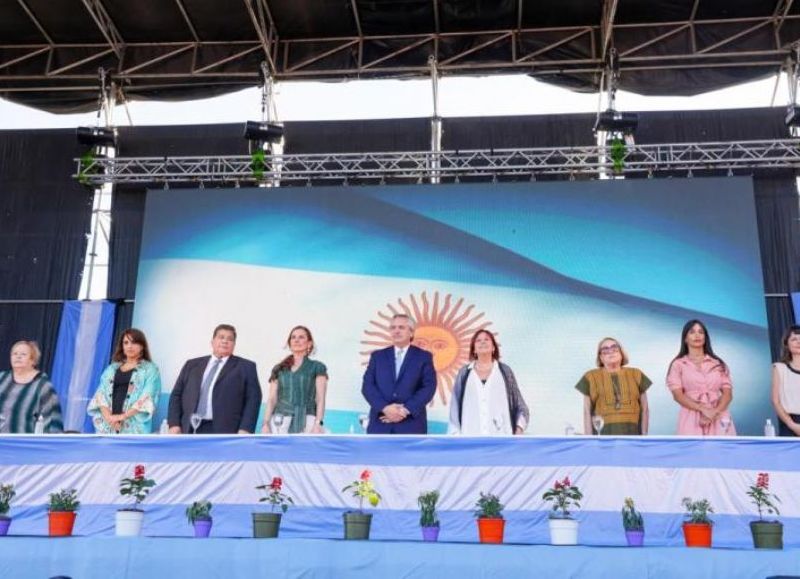 Carolina Gaillard acompaño a Alberto Fernández en el acto por el 8M