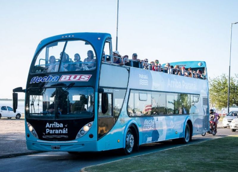 Vecinos y turistas disfrutan de los paseos en el Bus Turístico